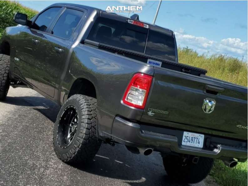 2019 Ram 1500 Wheel Offset Aggressive > 1" Outside Fender Suspension ...