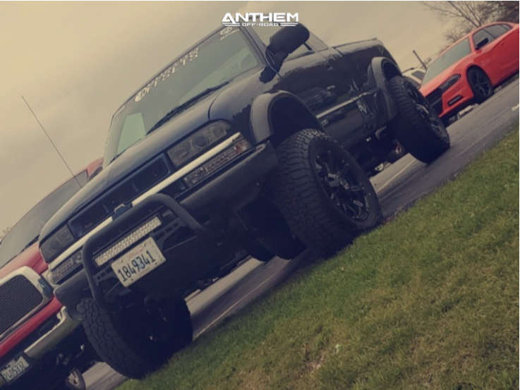 2003 Chevrolet S10 Wheel Offset Aggressive > 1" Outside Fender ...